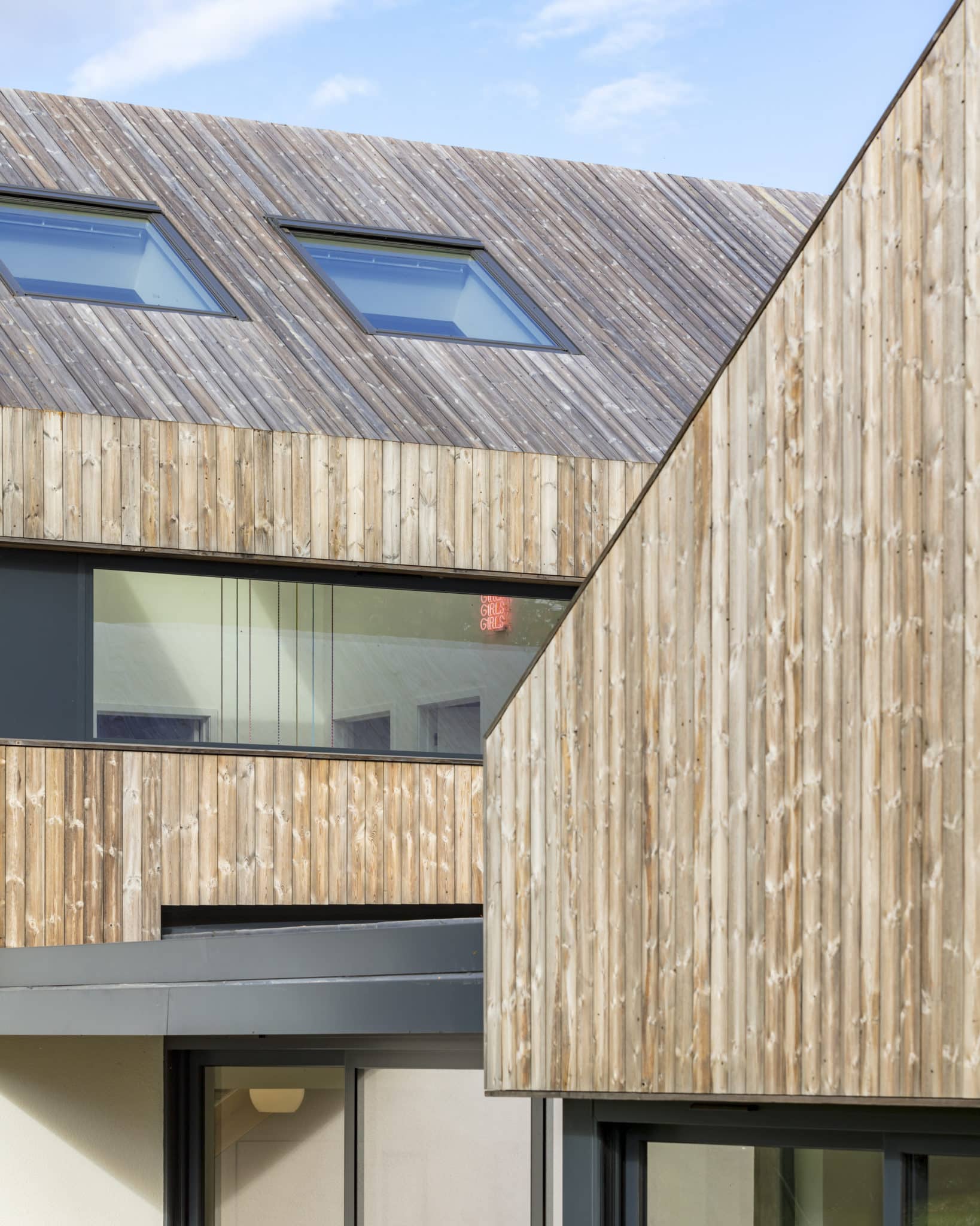 Stunning new-build in Hampshire by Snug Architects is completed with ...
