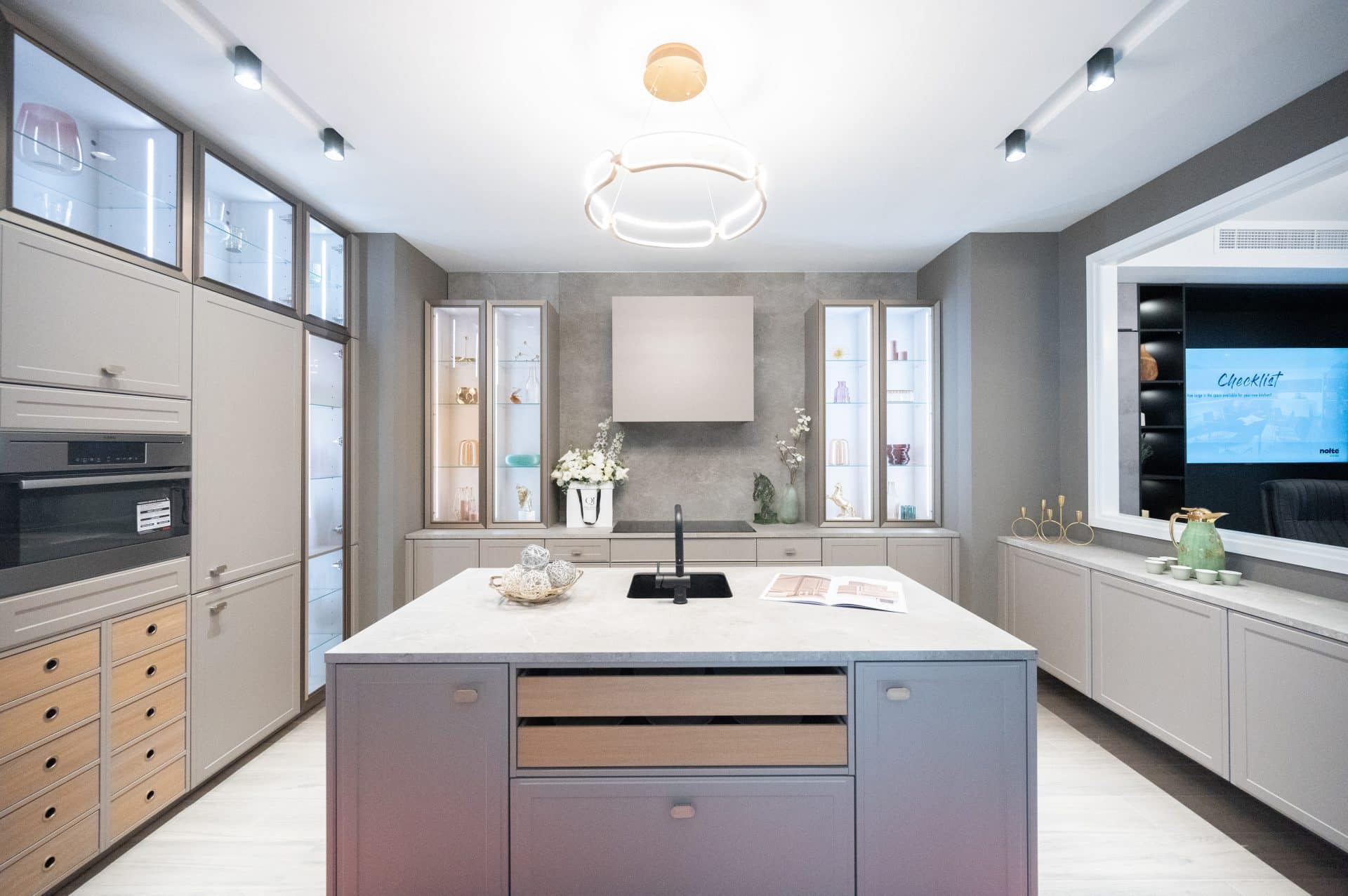 kitchen Central - Design Middle East